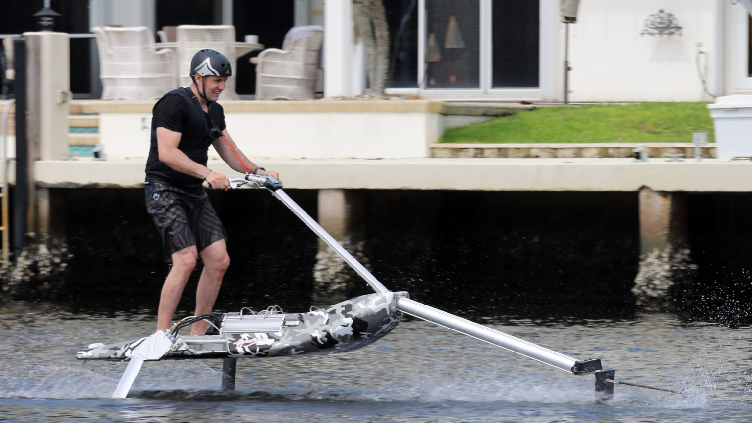 Testing the HydroBlade - Flying Above Water at 70 km/h! - Pelagion
